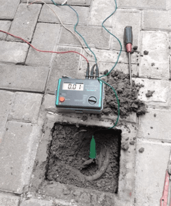 Cara Pemasangan Grounding Penangkal Petir dan Pentingnya untuk Sistem ...